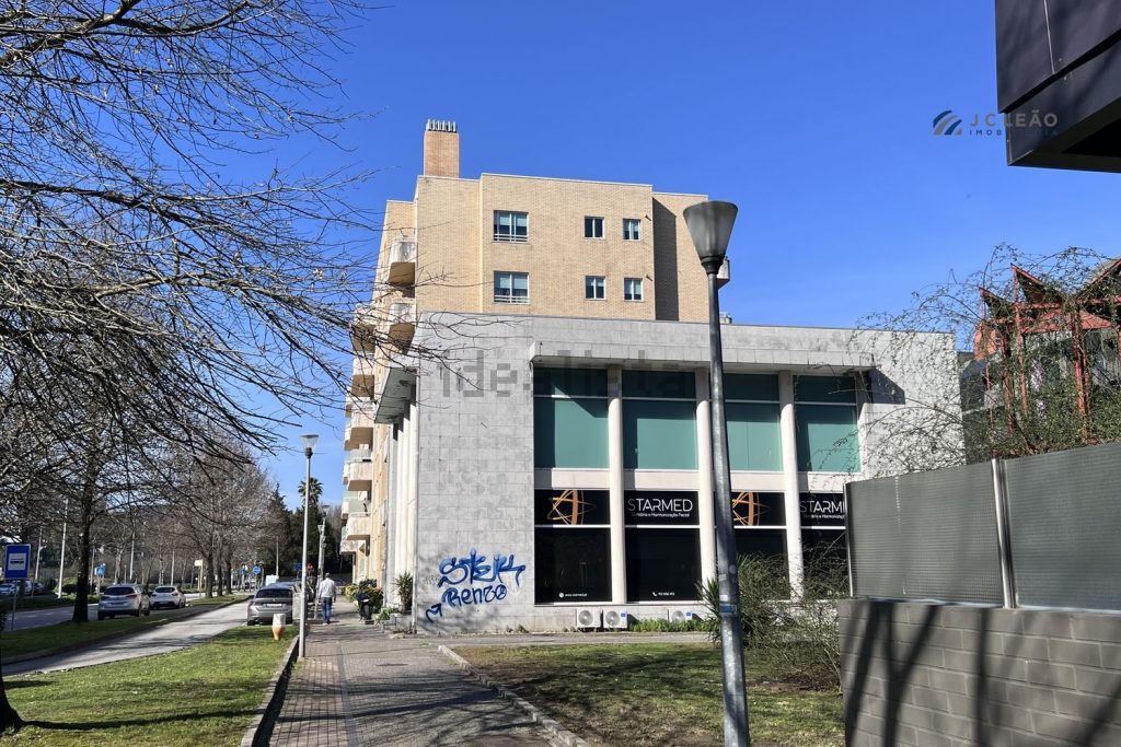 Apartamento t2 à venda na Avenida Doutor Fernando Melo, 310 - Visite